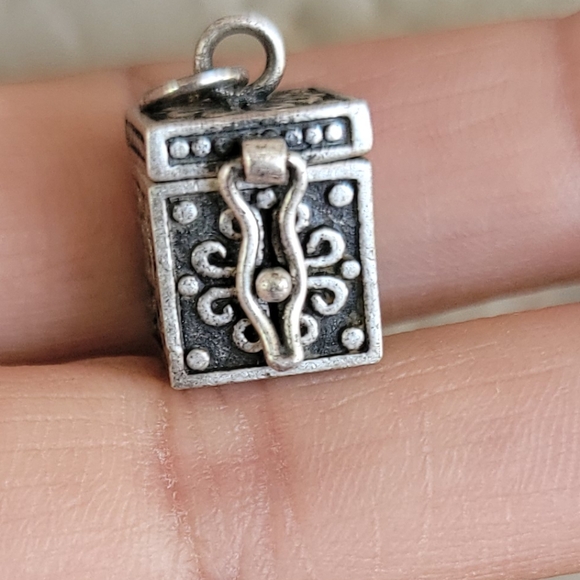 Avon | Jewelry | Vintage Avon Sterling Silver Plated Ornate Prayer Box ...
